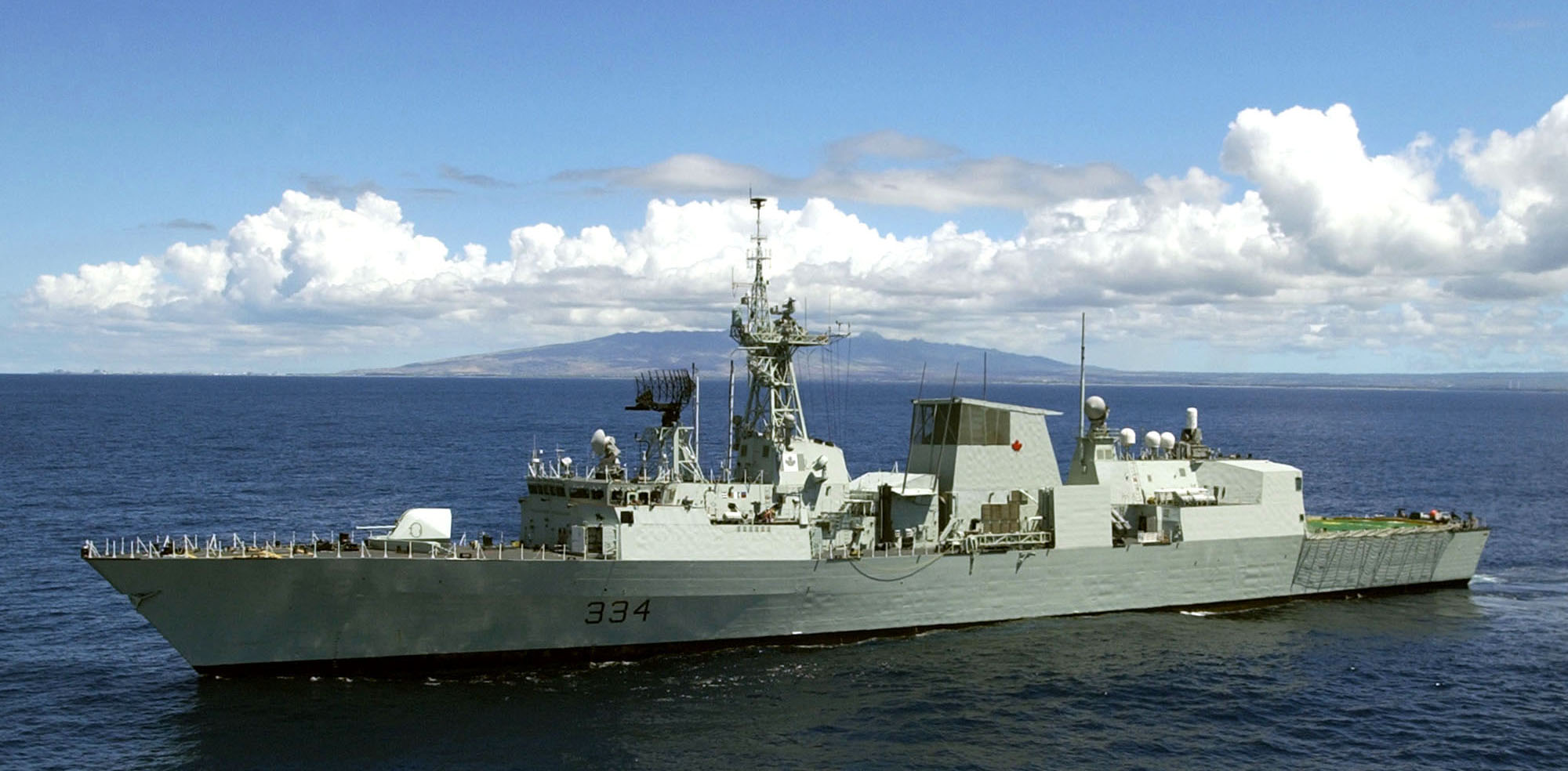 Royal Canadian Navy Halifax-class frigate HMCS Regina (FFH 334) U. S ...